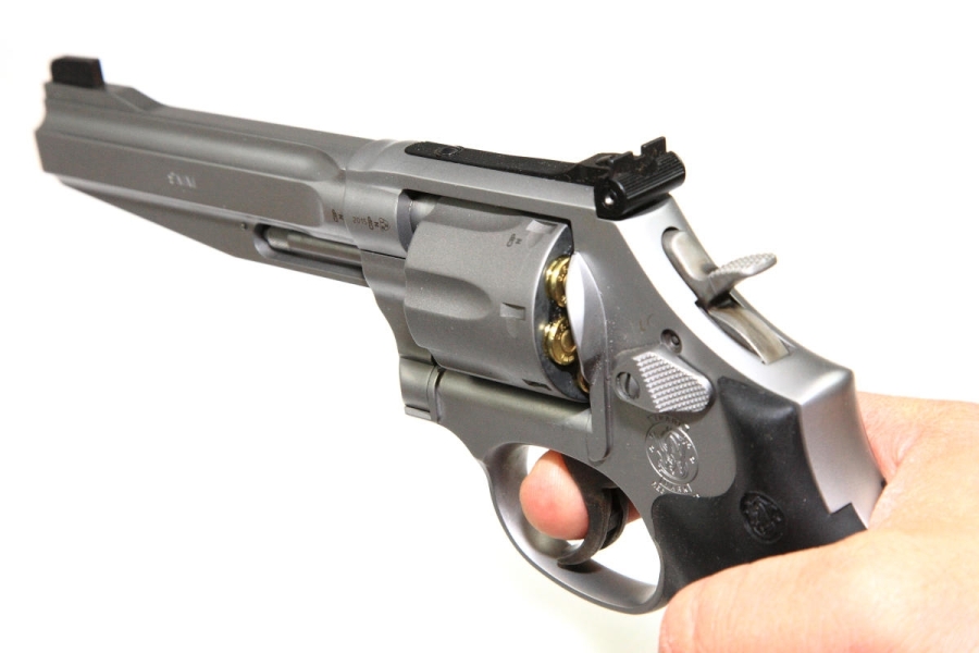 Smith & Wesson Performance Center Pro Series Model 986 - AWM