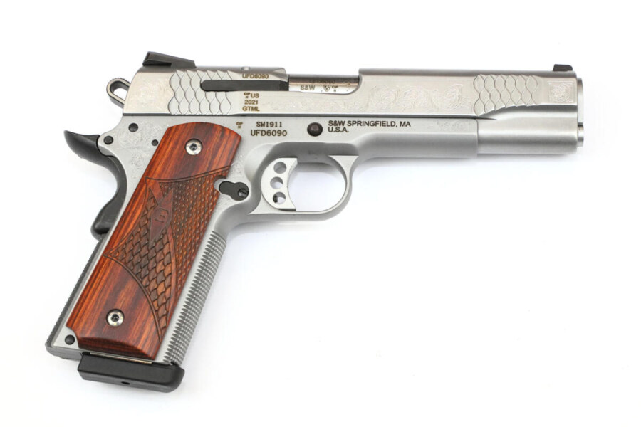 Smith & Wesson 1911 Engraved 45ACP - graviert mit Holzkasette